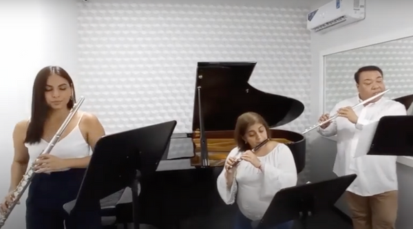 "Birds" performed by Minerva Quintana, Leonardo León, and María Belén ...